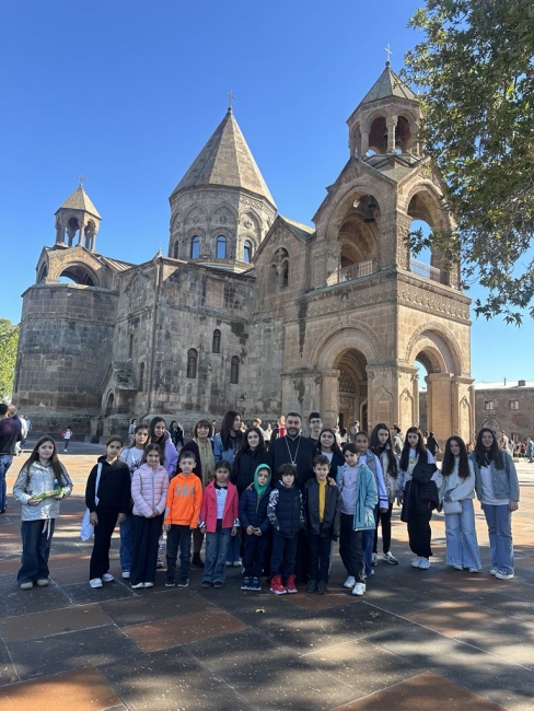 «Զորավոր» կիրակնօրյա դպրոցն ուխտի մեկնեց Հայոց հոգևոր կենտրոն | Zoravor ...